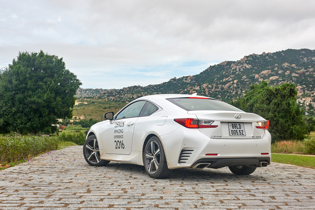 Hành trình Lexus turbo: Vượt gió biển, xuyên mưa rừng