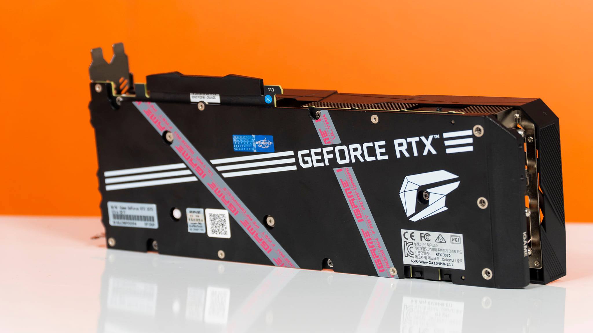 Colorful RTX 3070 Ultra - Thiết kế đẹp, hiệu năng tốt