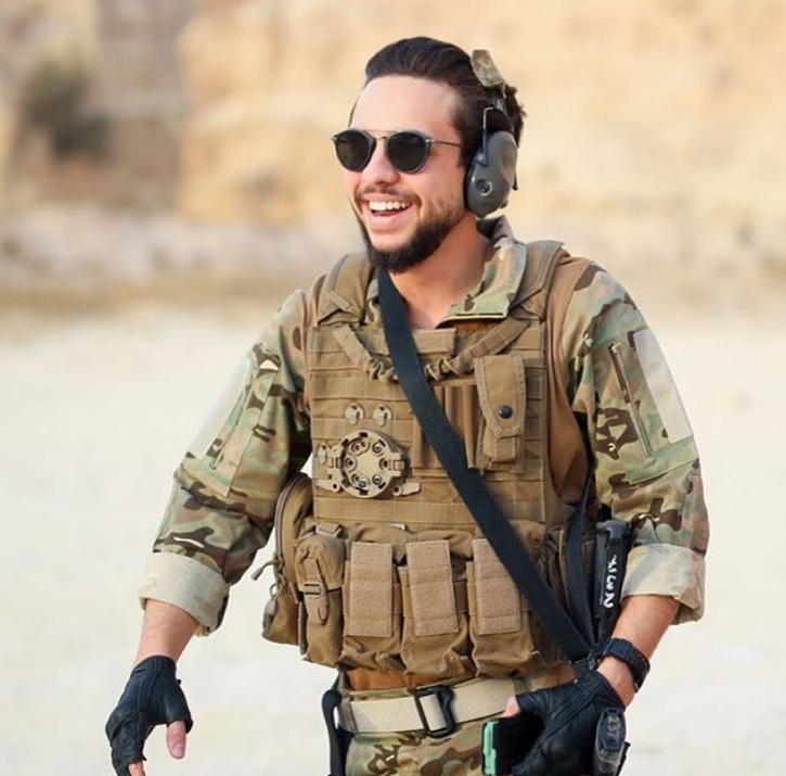 Vẫn còn đó những chàng hoàng tử điển trai và... độc thân