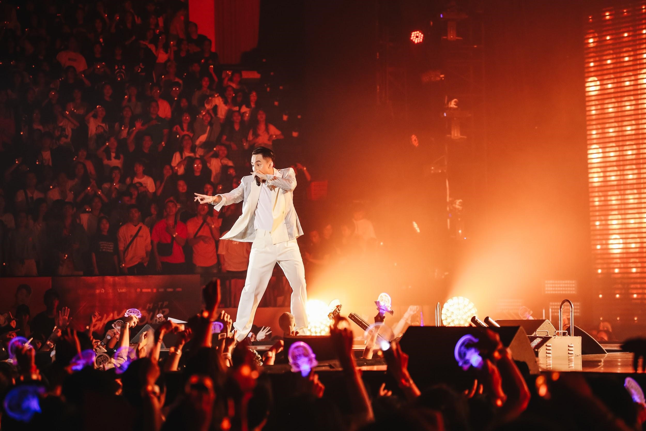 Phim tài liệu âm nhạc 'Sơn Tùng M-TP: Sky Tour Movie' được phát sóng ...