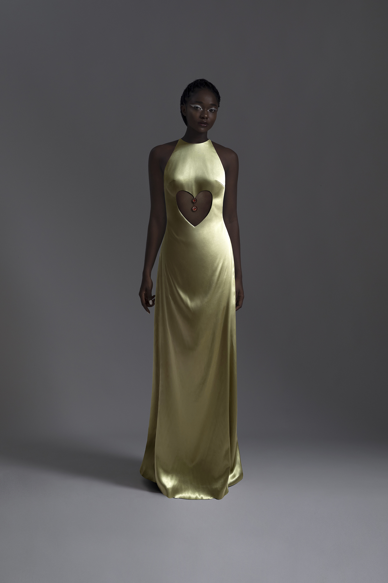 Người mẫu Hương Ly làm ‘nàng thơ’ của nhà thiết kế Trần Hùng tại London ...