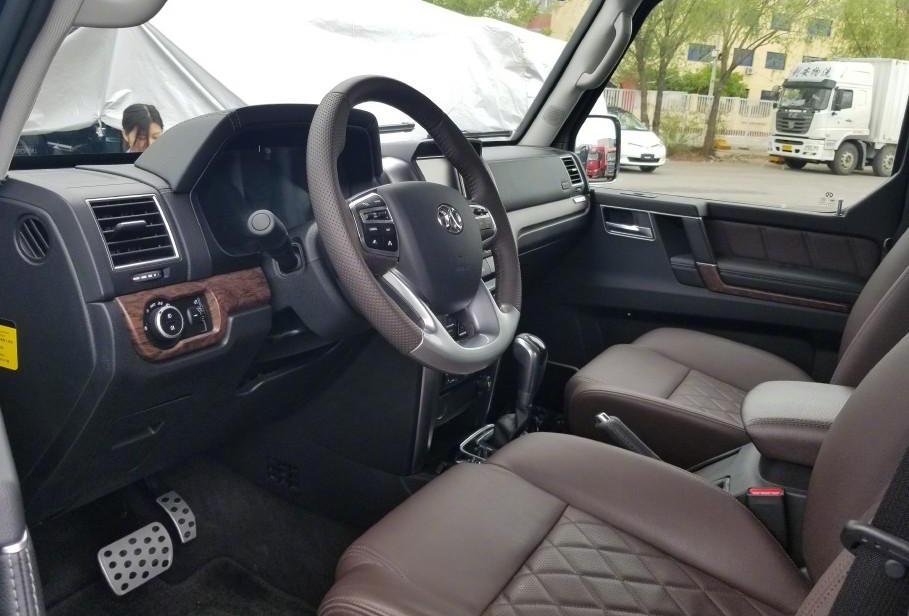 BAIC BJ80 6x6 có thiết kế giống hệt Mercedes G63 AMG 6x6