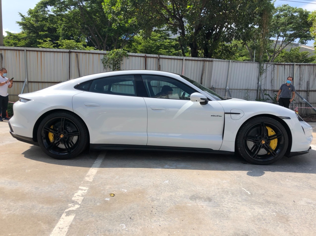 Ô tô điện Porsche Taycan chính hãng tại Việt Nam, giá từ 5,72 tỉ đồng