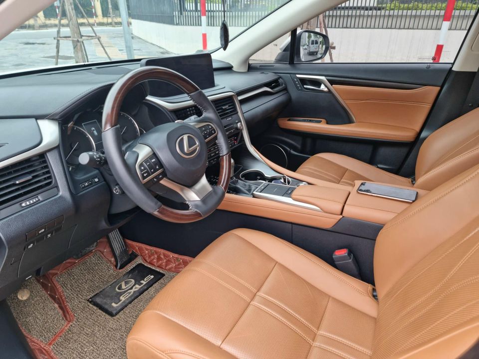 Lexus RX300 2020 chạy 'lướt' giữ giá như xe mới tại Việt Nam