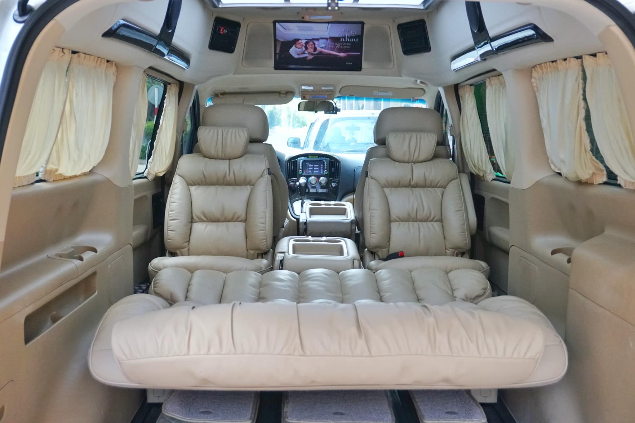 Xe cũ Hyundai Starex Limousine siêu tiện nghi cho gia đình