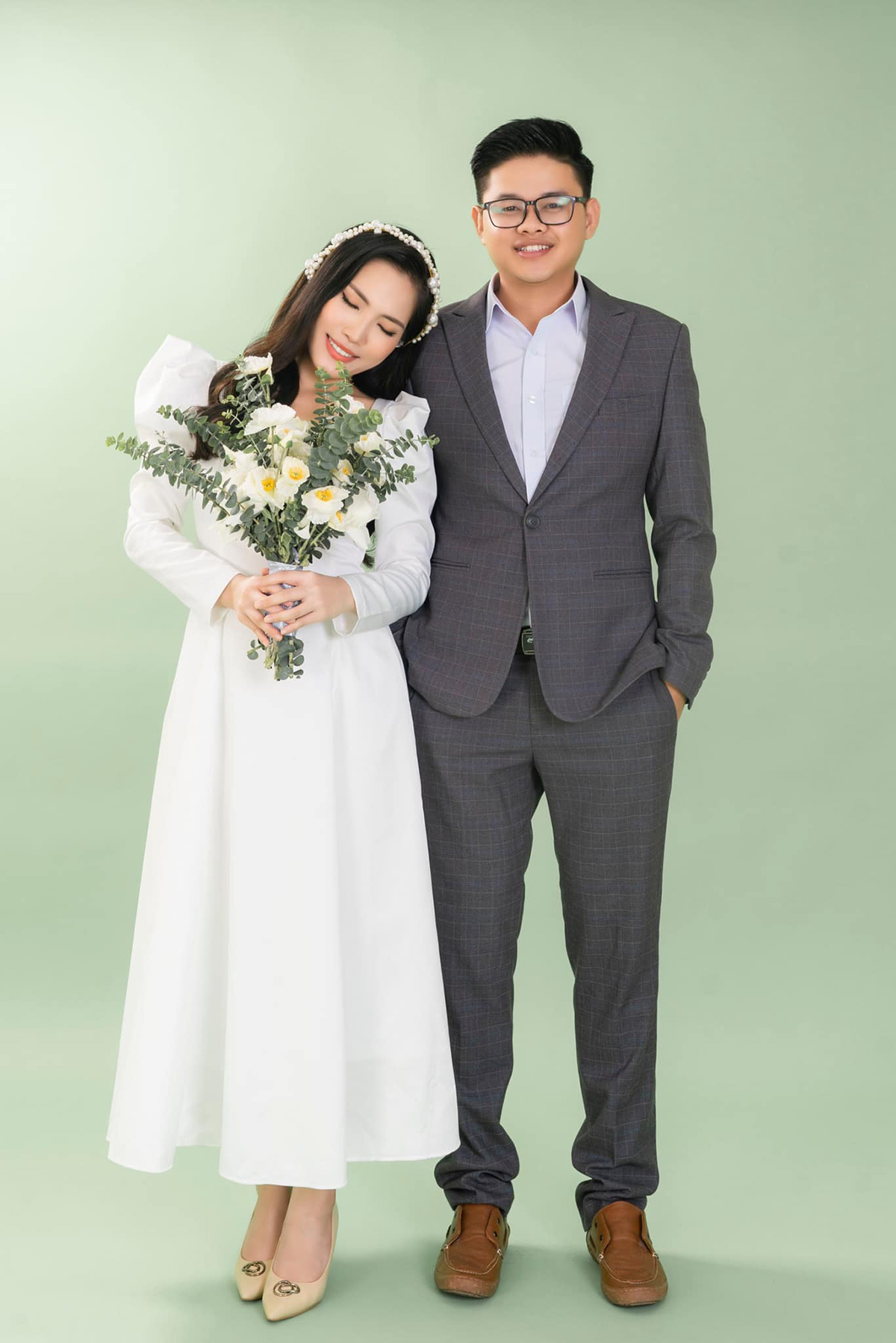 Simon Tứ và bạn gái chính thức kết hôn sau 8 năm hẹn hò bí mật