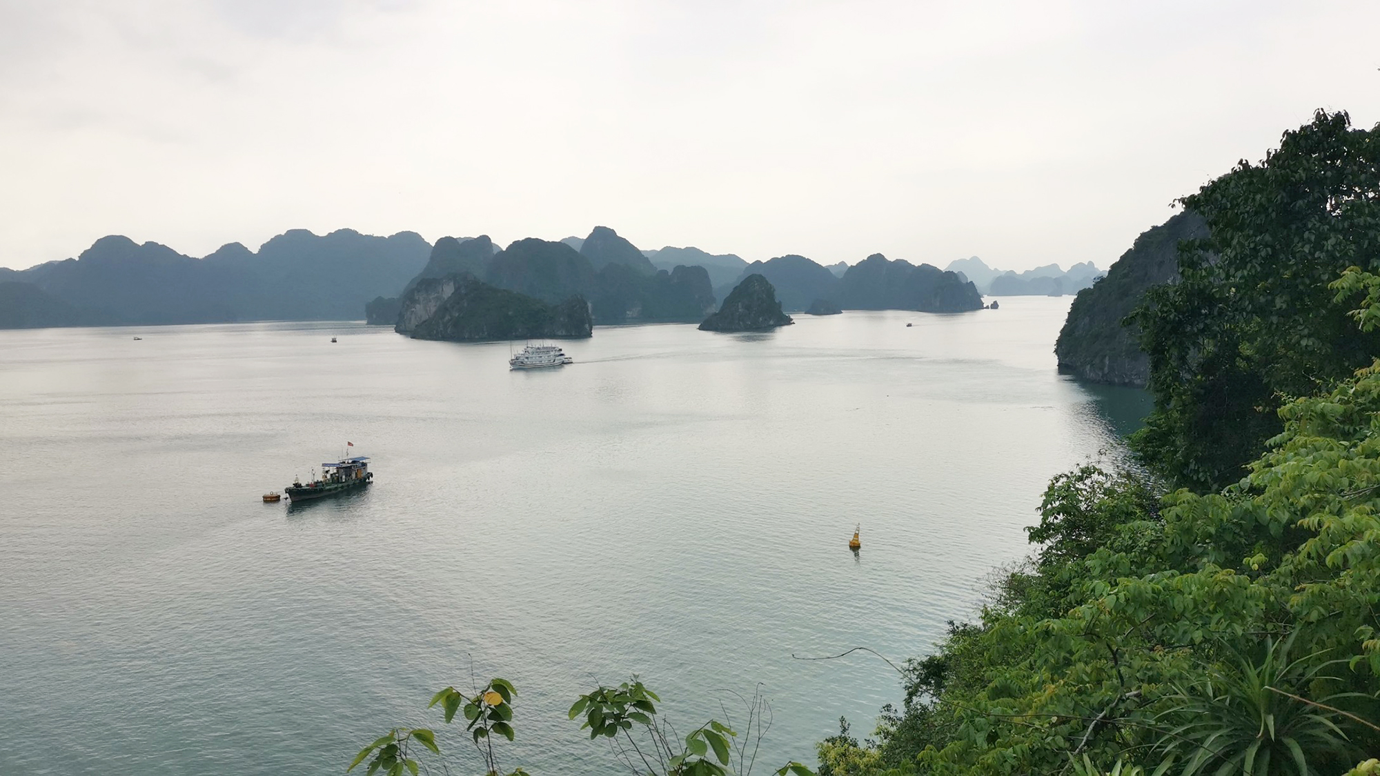 Khám phá hòn đảo thiên đường trên vịnh Hạ Long