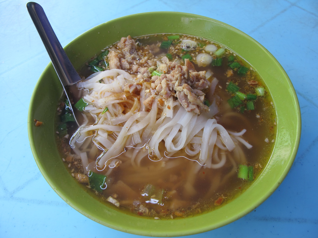 Mì shan truyền thống trên phố Yangon