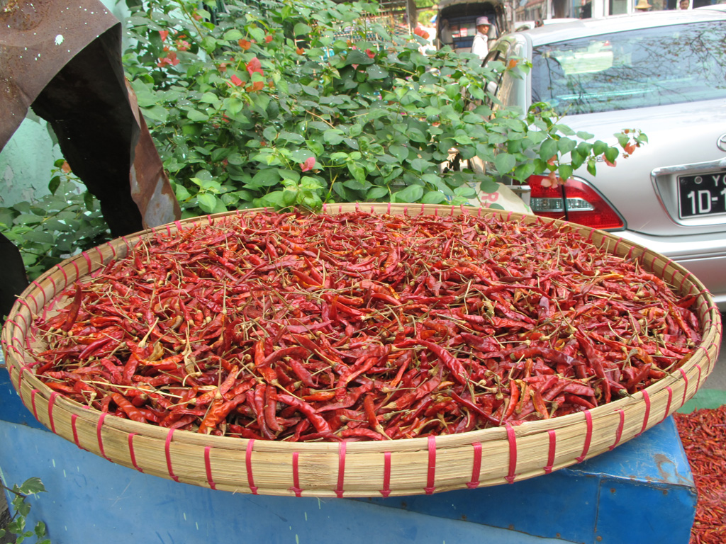 Mì shan truyền thống trên phố Yangon