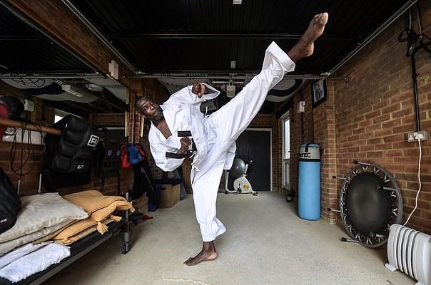 Bậc thầy Karate Geoff Thompson nhắm mục tiêu trở lại Thế vận hội… ở tuổi 63