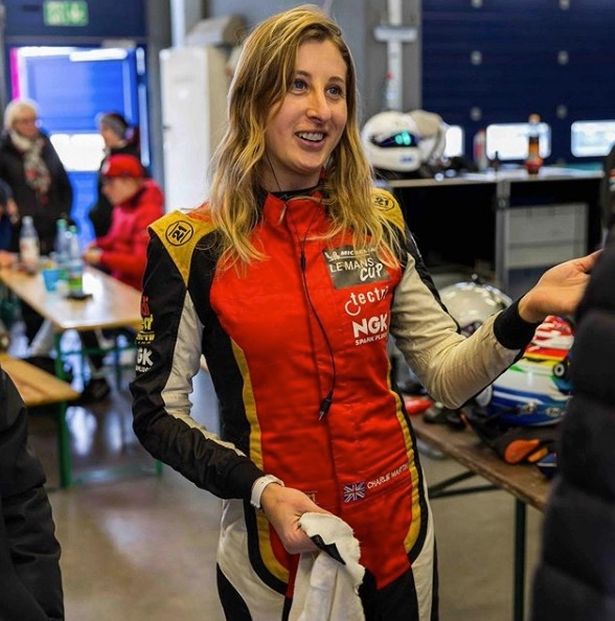 Người phụ nữ chuyển giới đầu tiên trong lịch sử đua xe