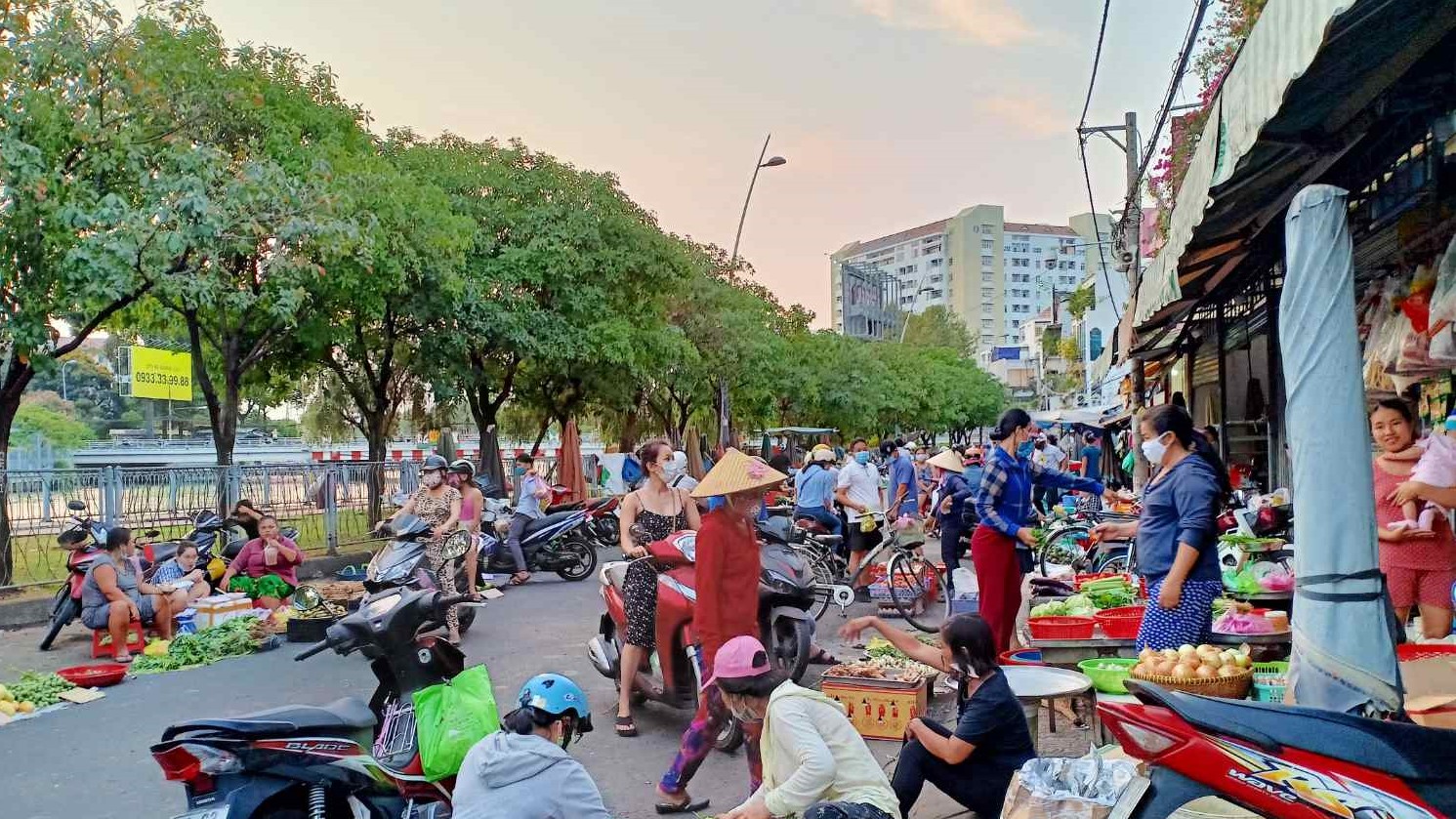 Đi chợ mùa cách ly xã hội: Đi mau về chóng vì 'cơm theo bữa, chợ theo ...