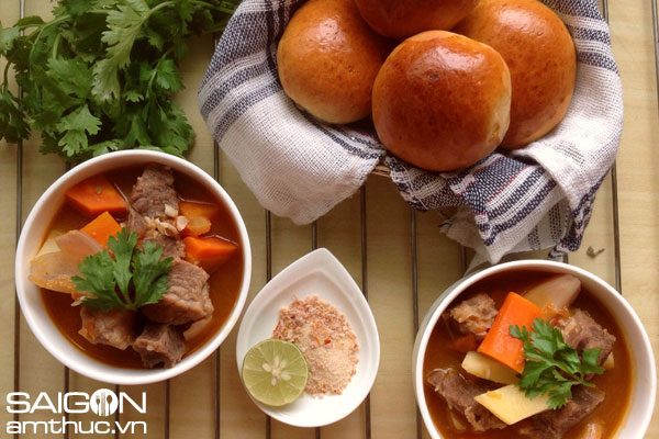 Cách nấu ragu bò ăn với bánh mì ngon không cưỡng nổi