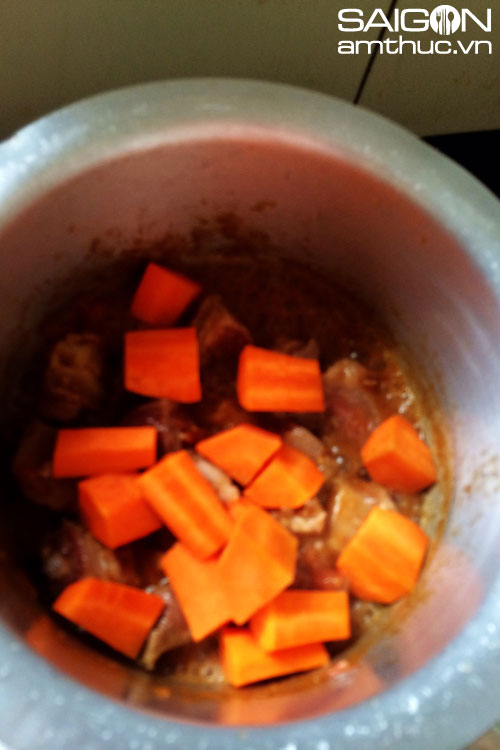 Cách nấu ragu bò ăn với bánh mì ngon không cưỡng nổi