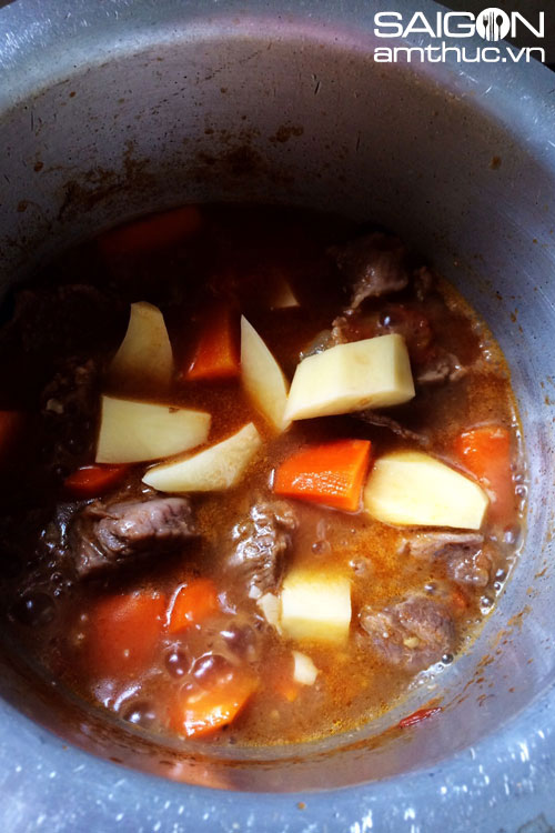 Cách nấu ragu bò ăn với bánh mì ngon không cưỡng nổi