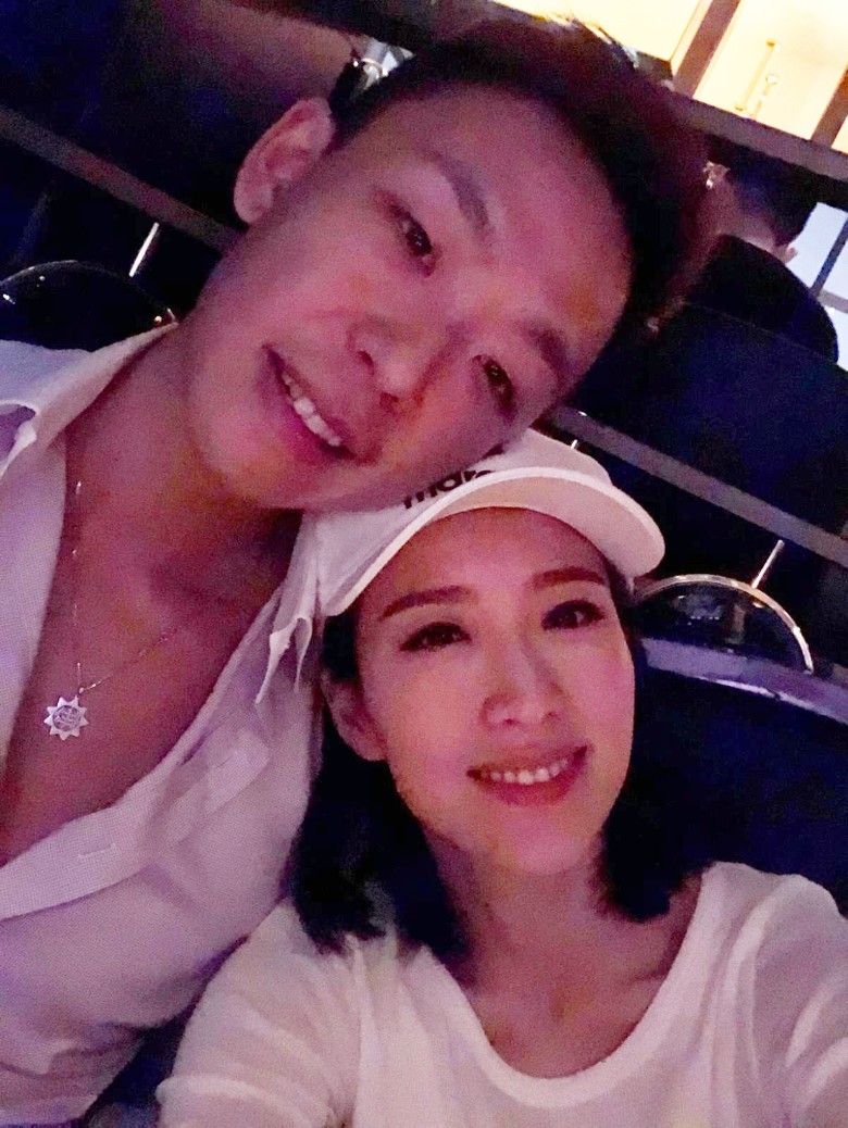 Nữ diễn viên xinh đẹp TVB lộ ảnh ‘giường chiếu’ với chồng bạn thân