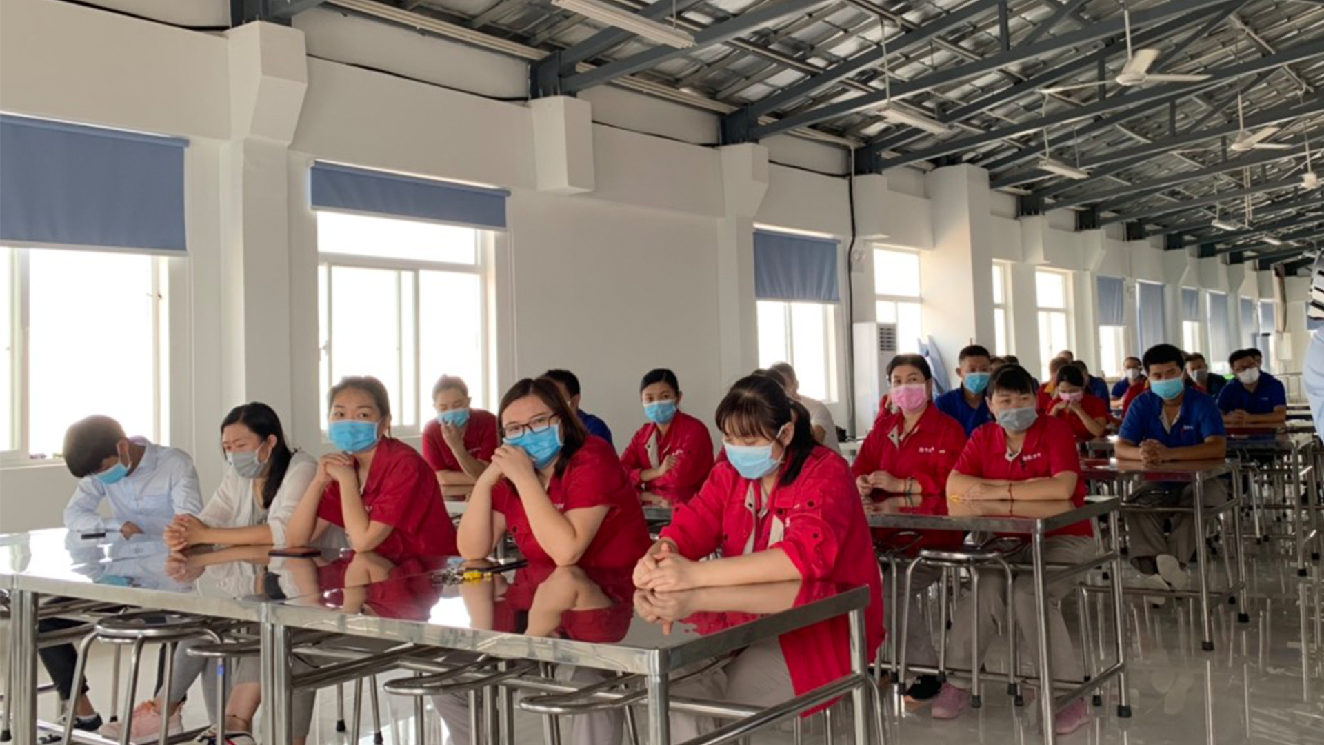 Hết thời hạn cách ly, 104 lao động người nước ngoài ở Công ty Lu Thai ...