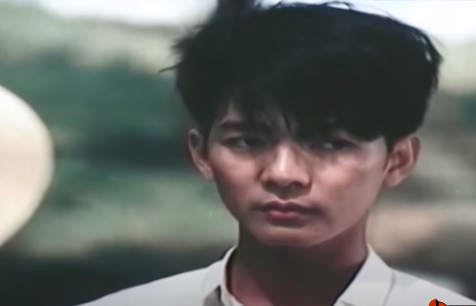 Ca sĩ Vũ Hà gây sốt khi tung ảnh thư sinh cách đây 30 năm