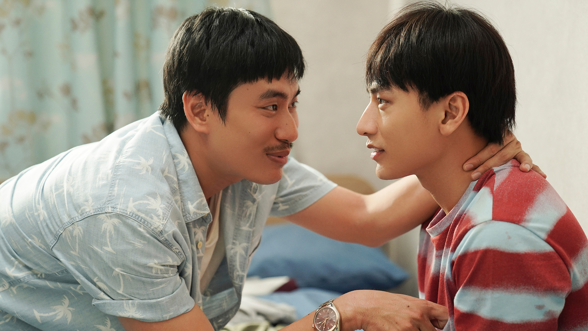 Kiều Minh Tuấn choáng váng khi bị MC công khai chuyện… bằng tuổi Isaac