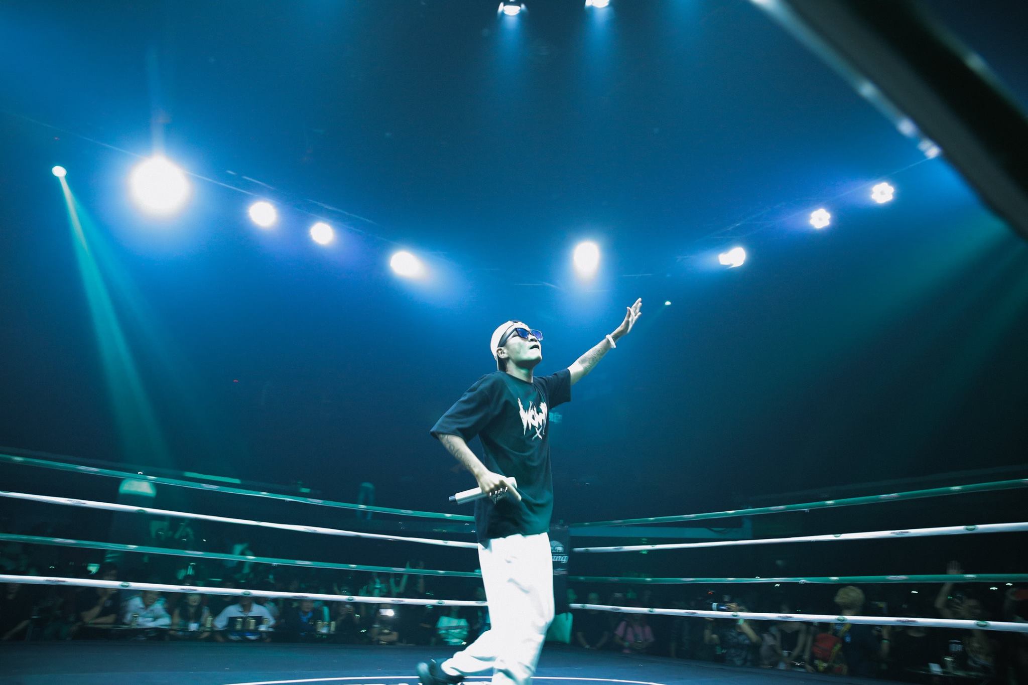 Wowy tiết lộ sự thật về “Lão Đại” và sợi dây chuyền khủng trên sân khấu ...