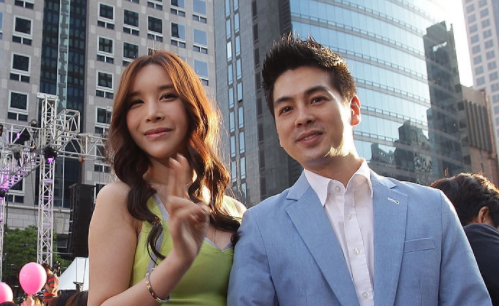 Hạnh phúc không trọn vẹn của các nghệ sĩ chuyển giới