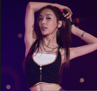 Hạnh phúc không trọn vẹn của các nghệ sĩ chuyển giới