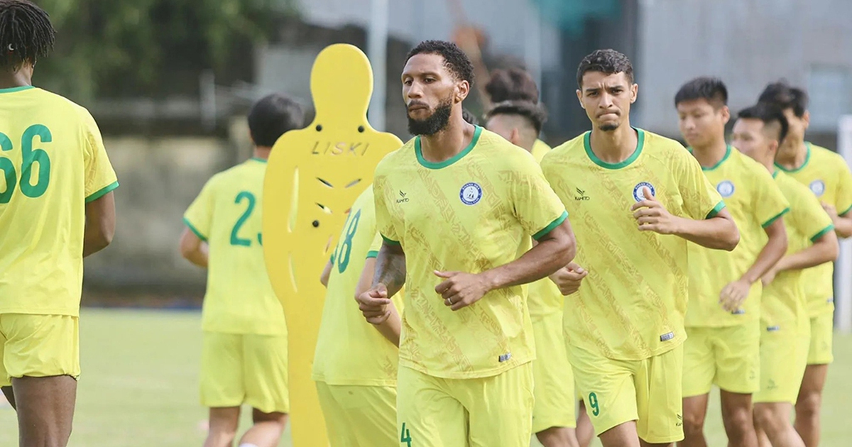 Kịch tính chuyện 'cơm áo gạo tiền' của các CLB Việt Nam