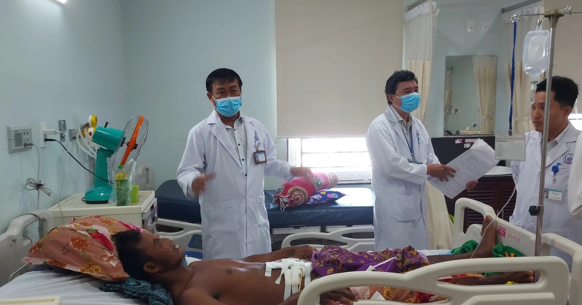 Cứu bệnh nhân bị trâu húc thủng bụng trong lúc đi kéo lúa