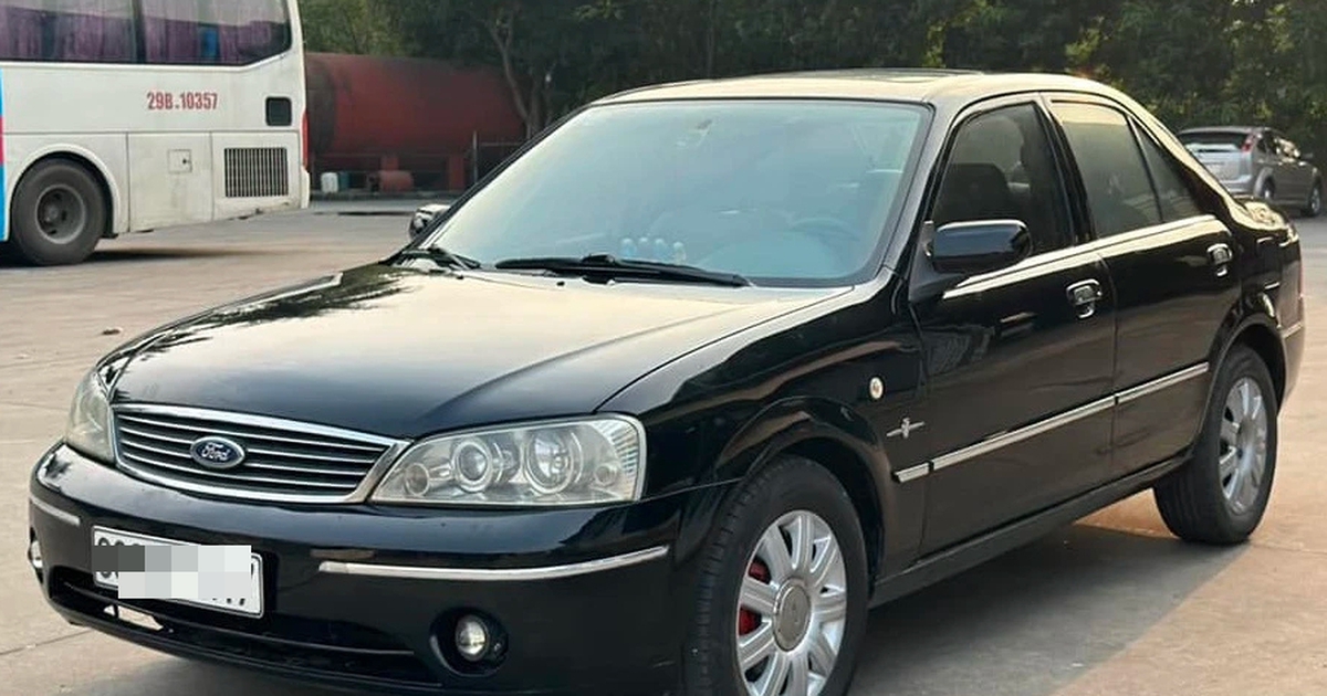 Ford Laser - sedan cũ vang bóng một thời
