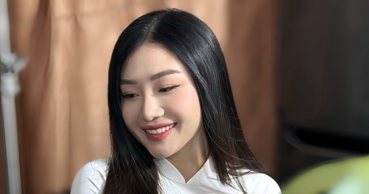 Quán quân 'Giọng ca vàng bolero' lấn sân thời trang