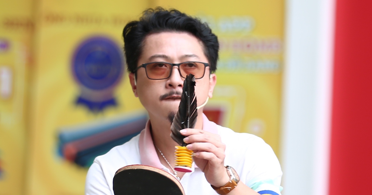 Hứa Minh Đạt 'hốt hoảng' khi đàn em nhắc đến tên Lâm Vỹ Dạ