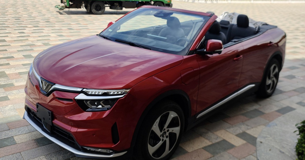 VinFast VF 8 'mui trần' xuất hiện tại Việt Nam