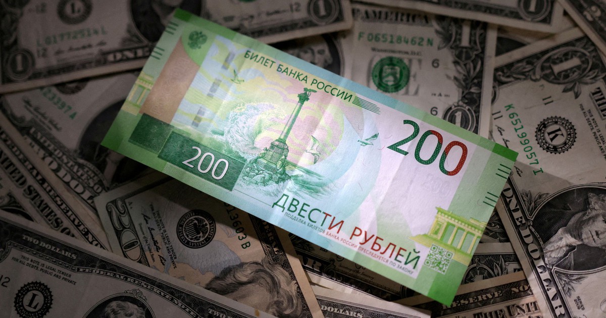 Đồng rúp Nga rớt giá mạnh, đạt điểm thấp nhất trong gần 17 tháng