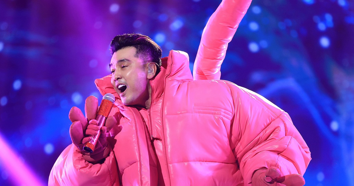 Ưng Hoàng Phúc lộ diện, cảm ơn mọi người nhận ra giọng hát sau mascot ...