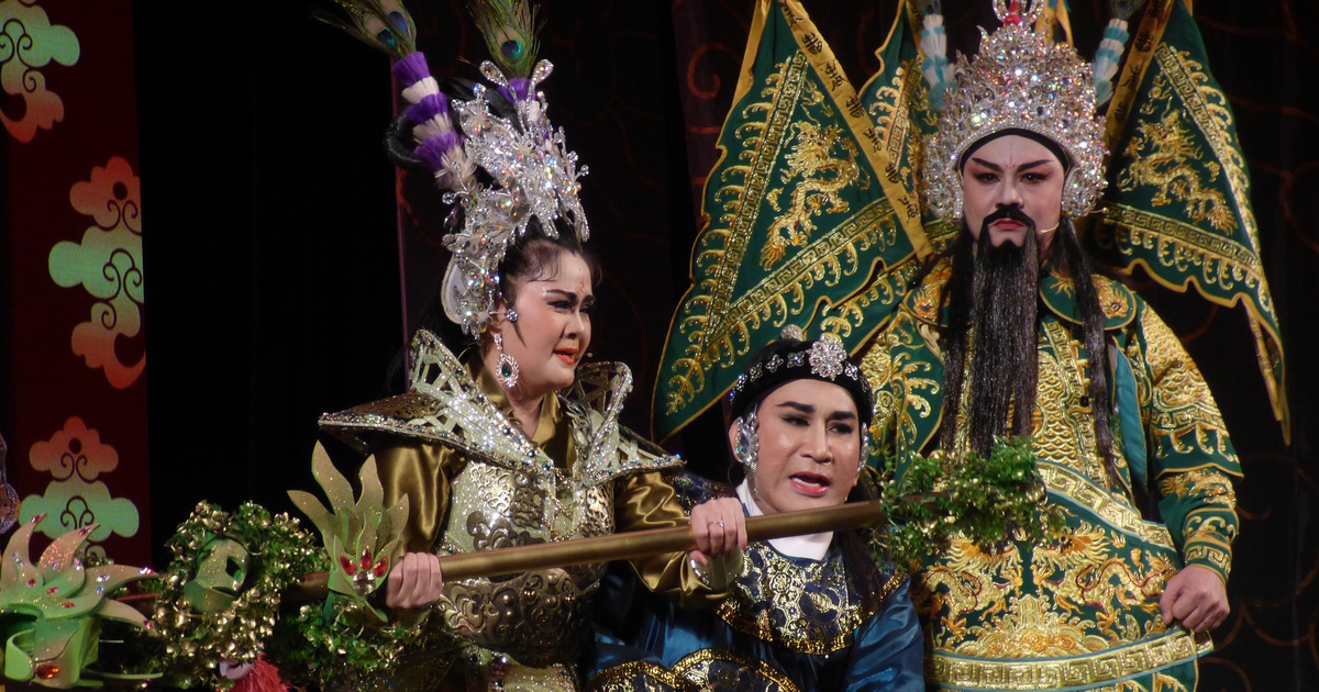 Cải lương tuồng cổ hấp dẫn và… gây tranh cãi