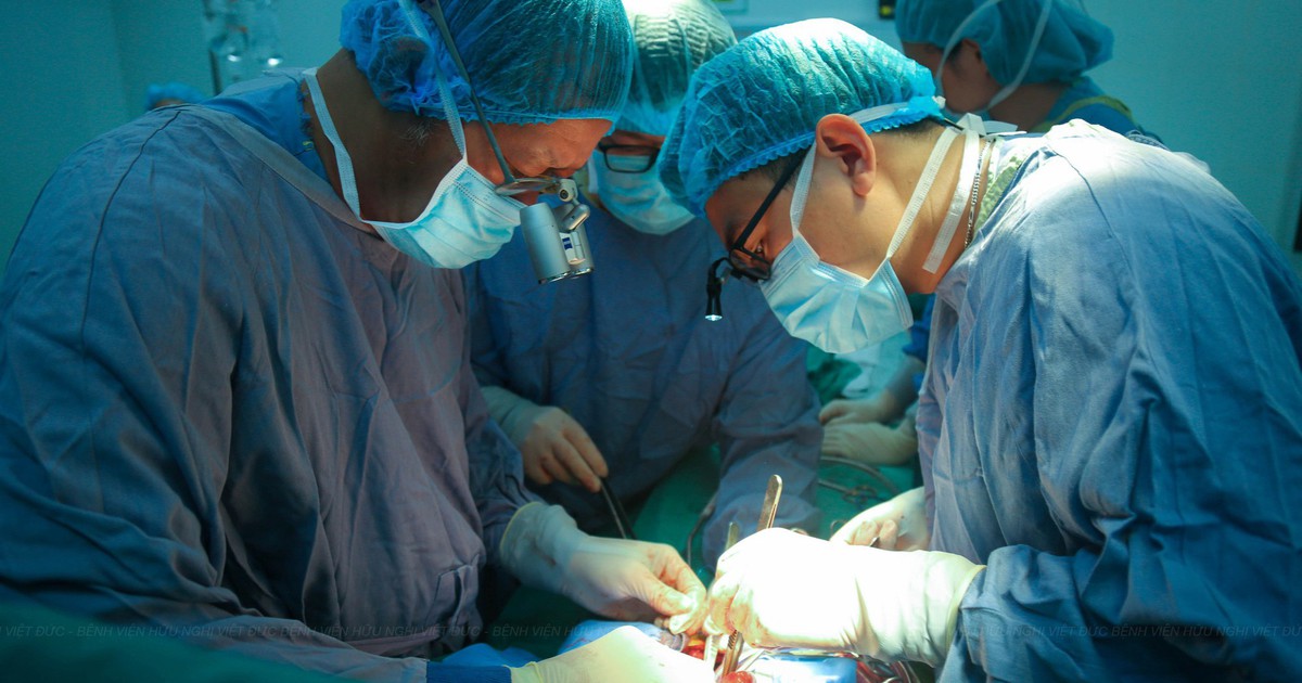 Bệnh viện Việt Đức thực hiện ca ghép tim, gan đầu tiên tại Việt Nam