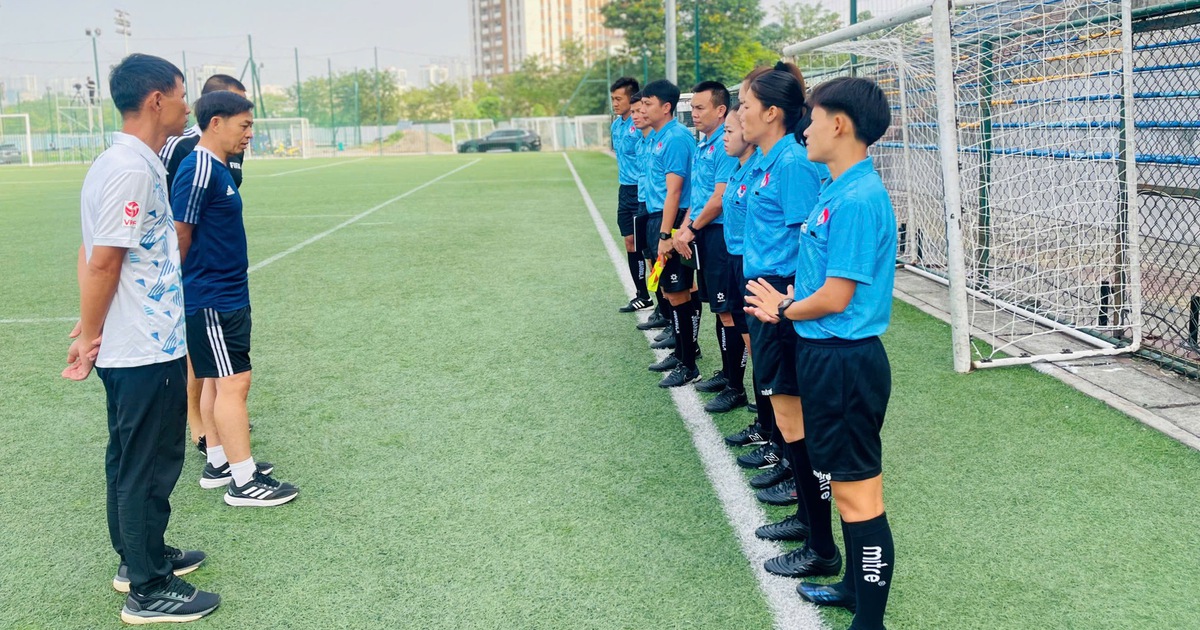 Trưởng ban Trọng tài VFF và VAR làm gì khi V-League tạm nghỉ đến 2 tháng?