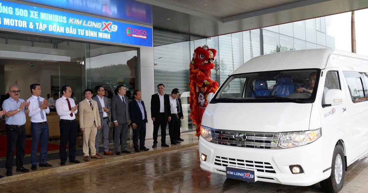 Kim Long Motor ký hợp đồng 500 xe minibus Kim Long X9 với Tập đoàn Bình ...