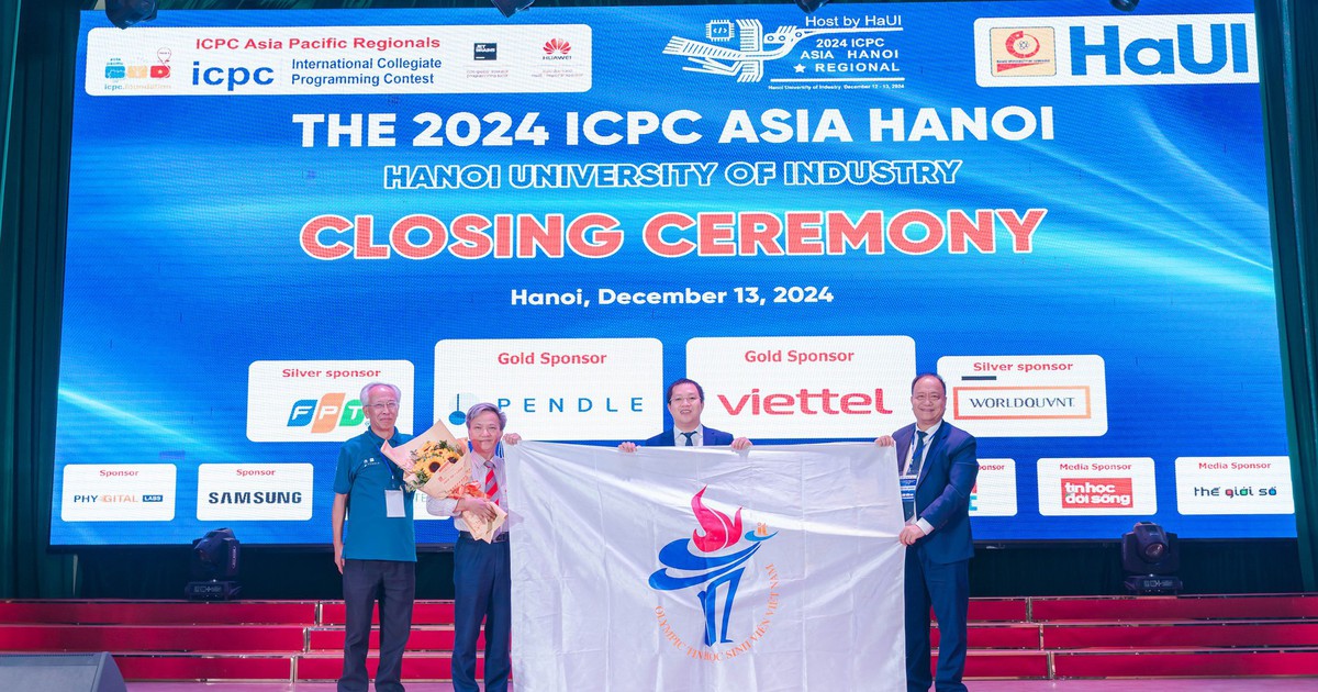 HUTECH nhận cờ đăng cai OLP’25, Procon và ICPC Asia HoChiMinh city 2025