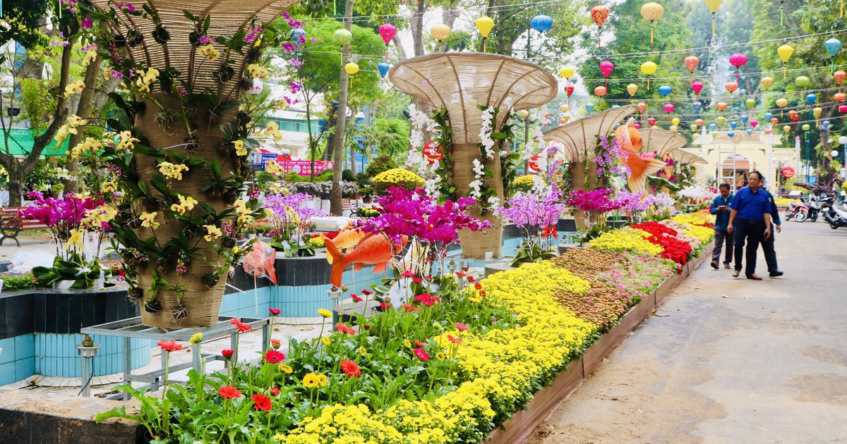 Hội hoa xuân TP.HCM rực rỡ trước ngày khai mạc, sẵn sàng đón người dân ...