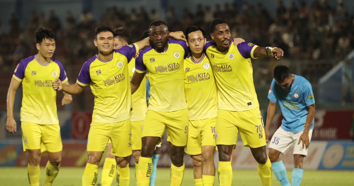 CLB Hà Nội thắng tối thiểu CLB Khánh Hòa ngày 2 HLV thi nhau rút ngoại binh ra