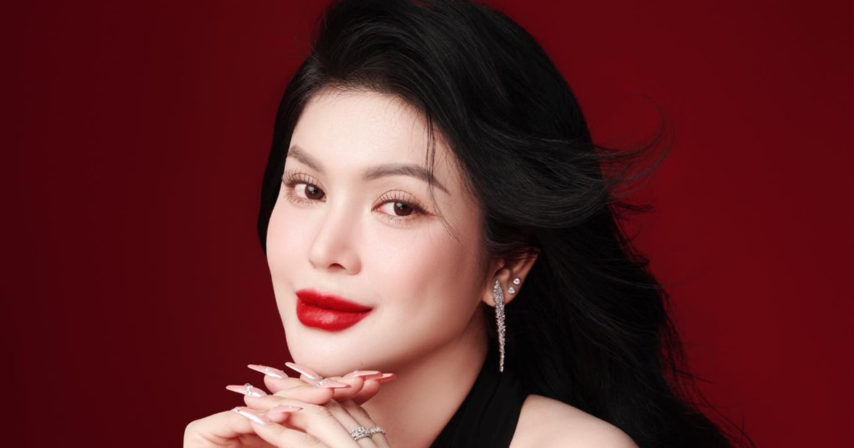 'Ngọc nữ bolero' Lily Chen khoe nhan sắc quyến rũ, lên chức bà chủ tuổi 29