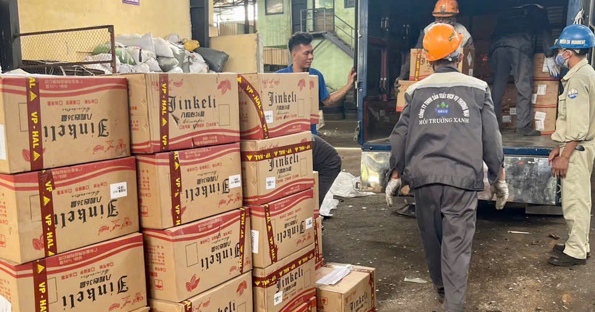 Hải Dương tiêu hủy 3.700 hộp bánh, kẹo không rõ nguồn gốc xuất xứ