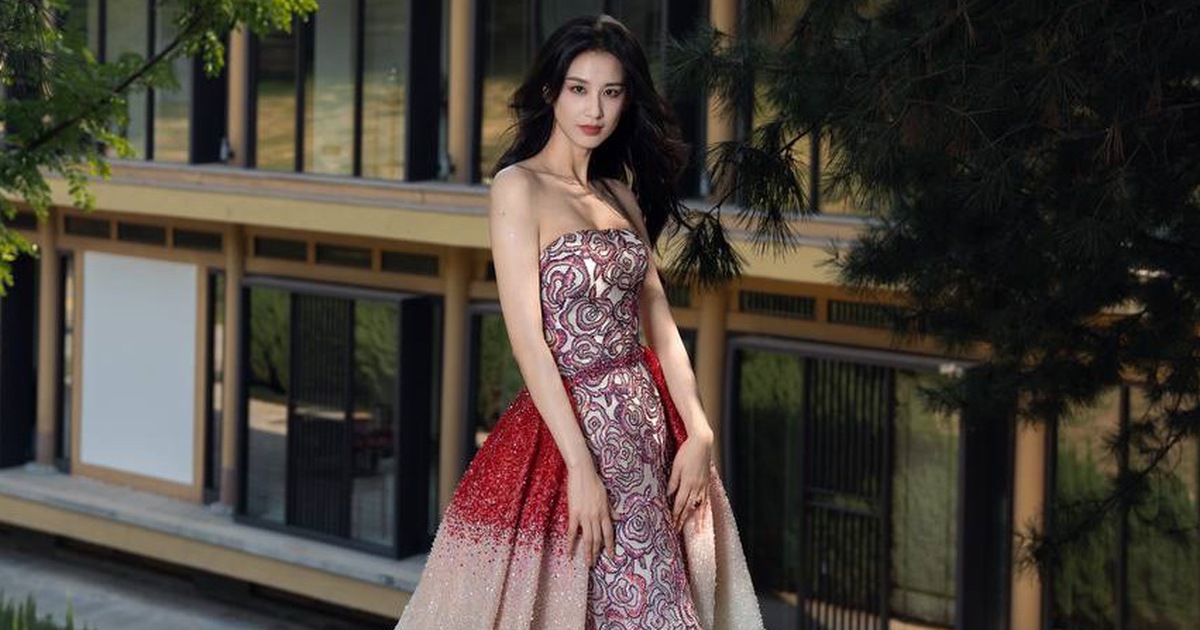 Huỳnh Thánh Y khoe dáng 'mình hạc xương mai'