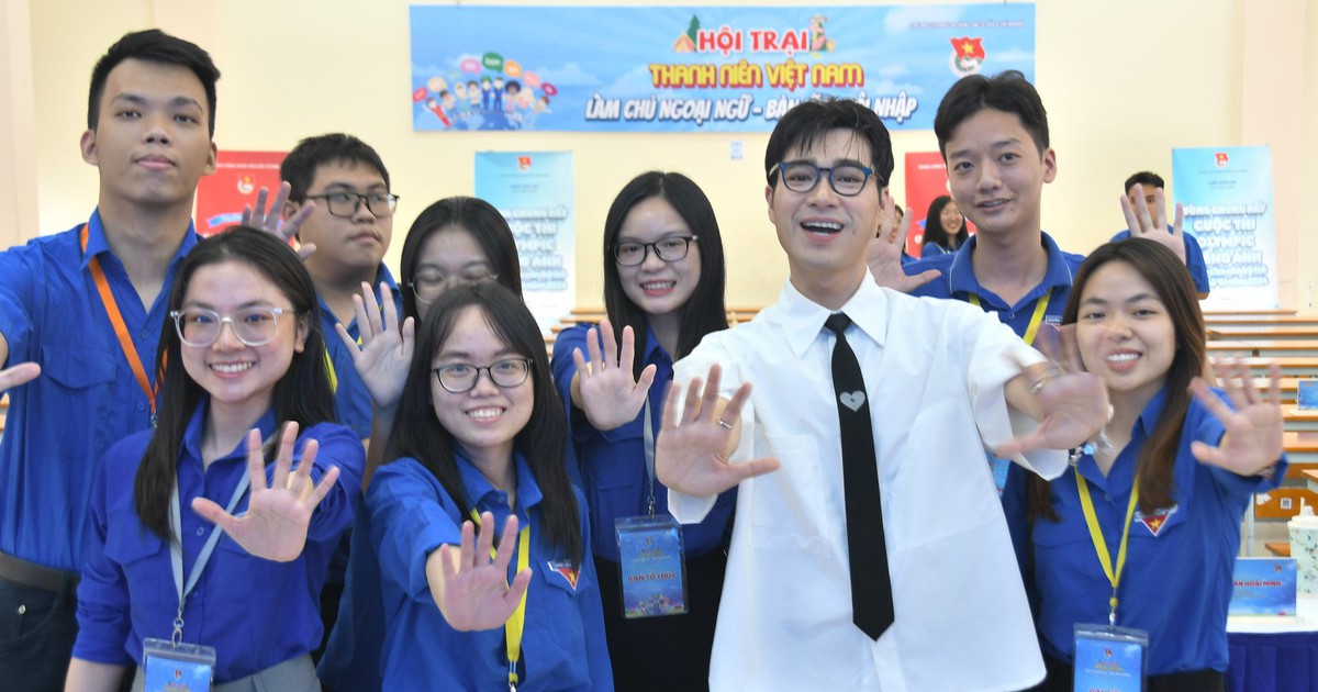 Thầy Beo U40 và hành trình thay gần 4 cuốn hộ chiếu