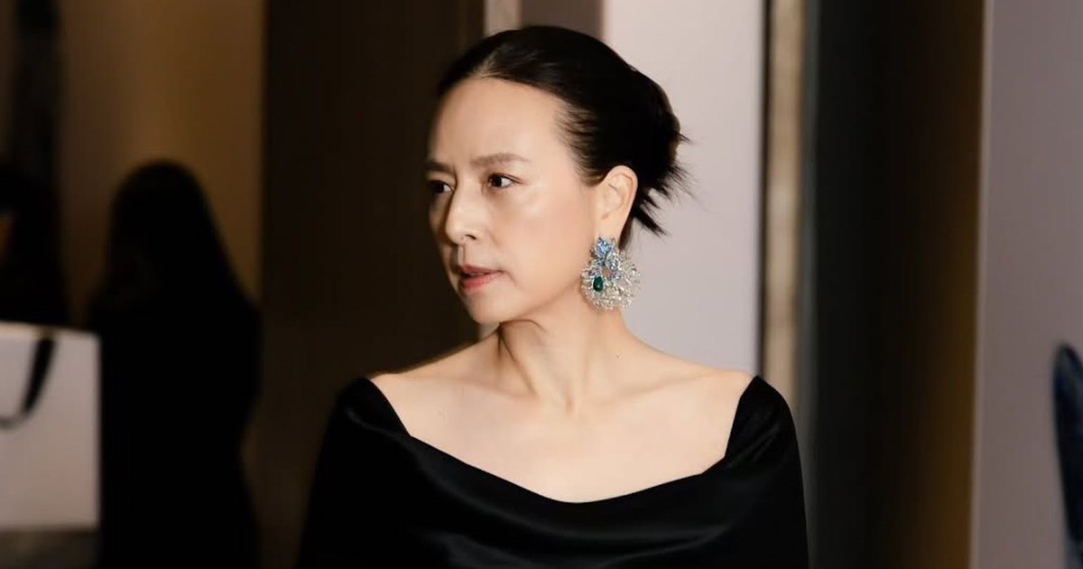 Phong cách thời trang thanh lịch, 'đậm mùi tiền' của Madam Pang