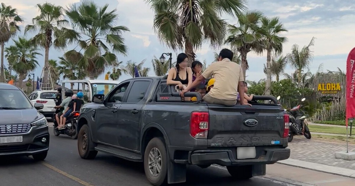 Chở người trên thùng xe bán tải bị phạt 6 triệu đồng?