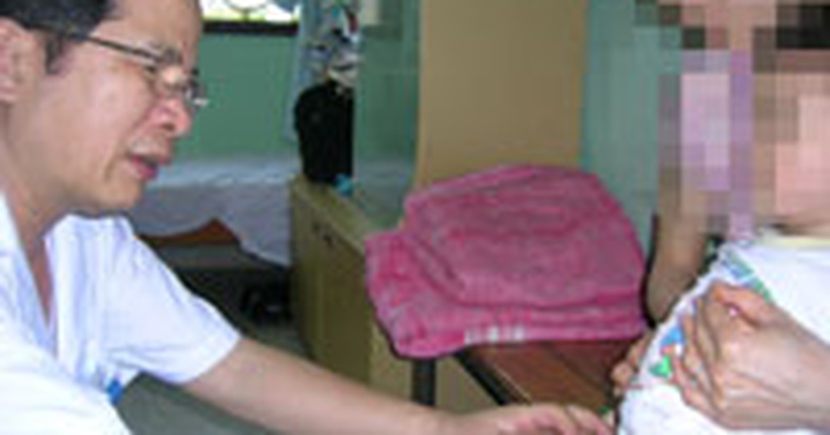 Con trai đái ngồi