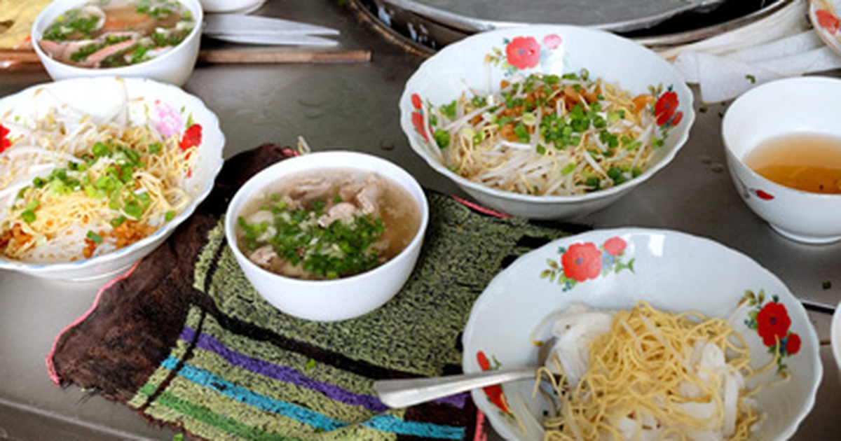 Mì 'cải chua' tuyệt ngon trong Chợ Lớn