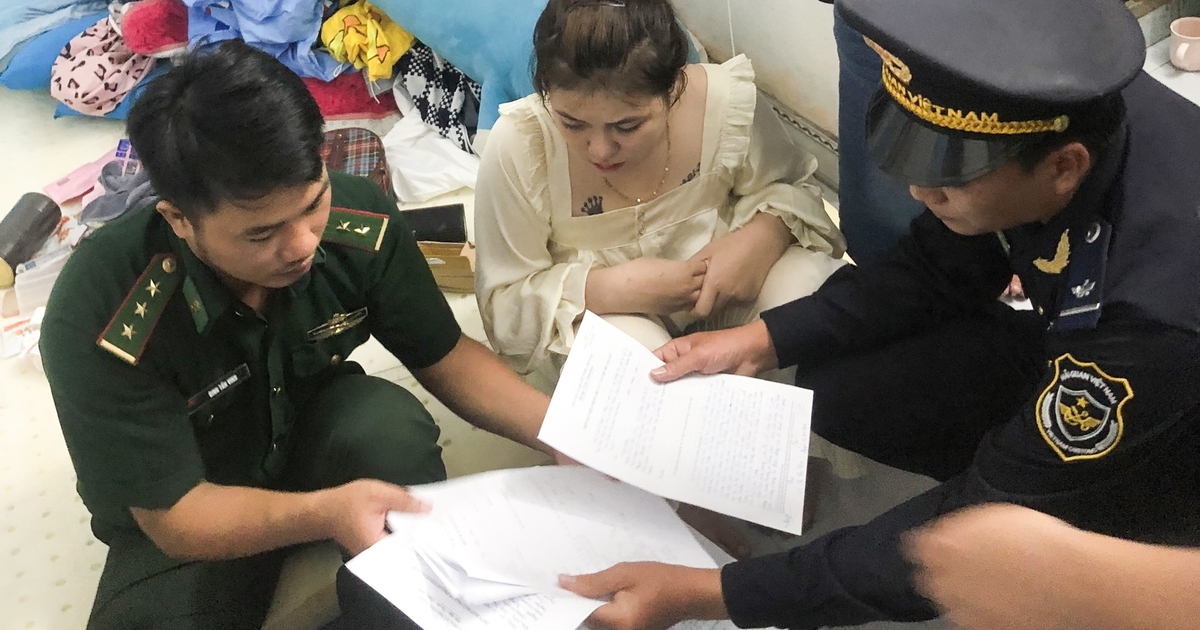 Quảng Ngãi: Cô gái trẻ mang ma túy đi tìm bạn 'bay lắc' bị bắt quả tang